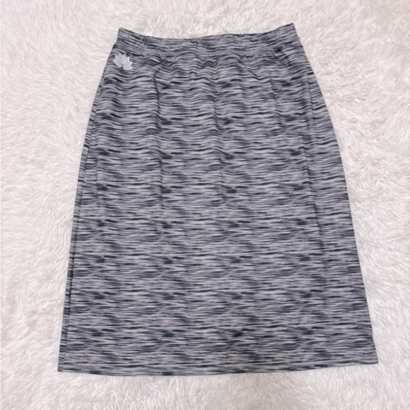 Snoga | Skirts | Snoga Skirt Gray Snoga Athletic Skirt Knee Length ...